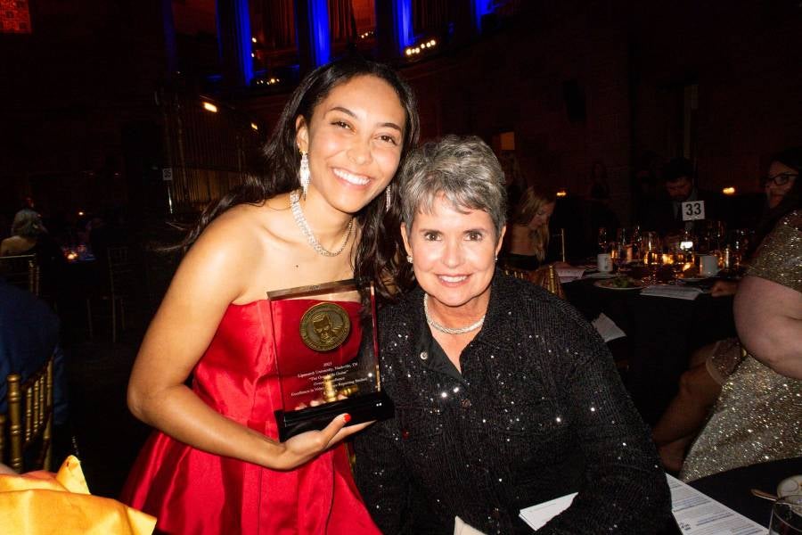 Honors College alumna earns prestigious Edward R. Murrow Award ...