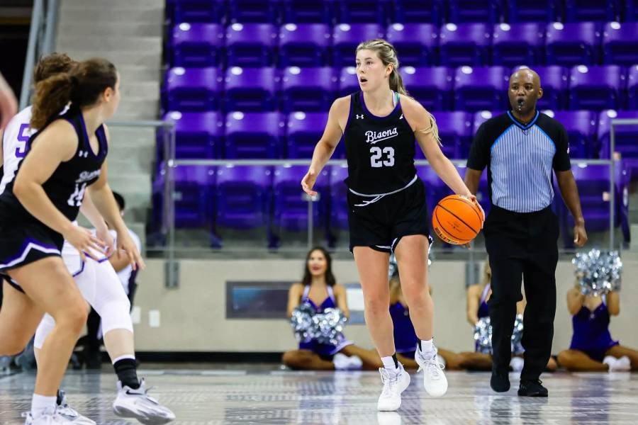 Holcomb makes impact on the court and in the classroom | Lipscomb ...